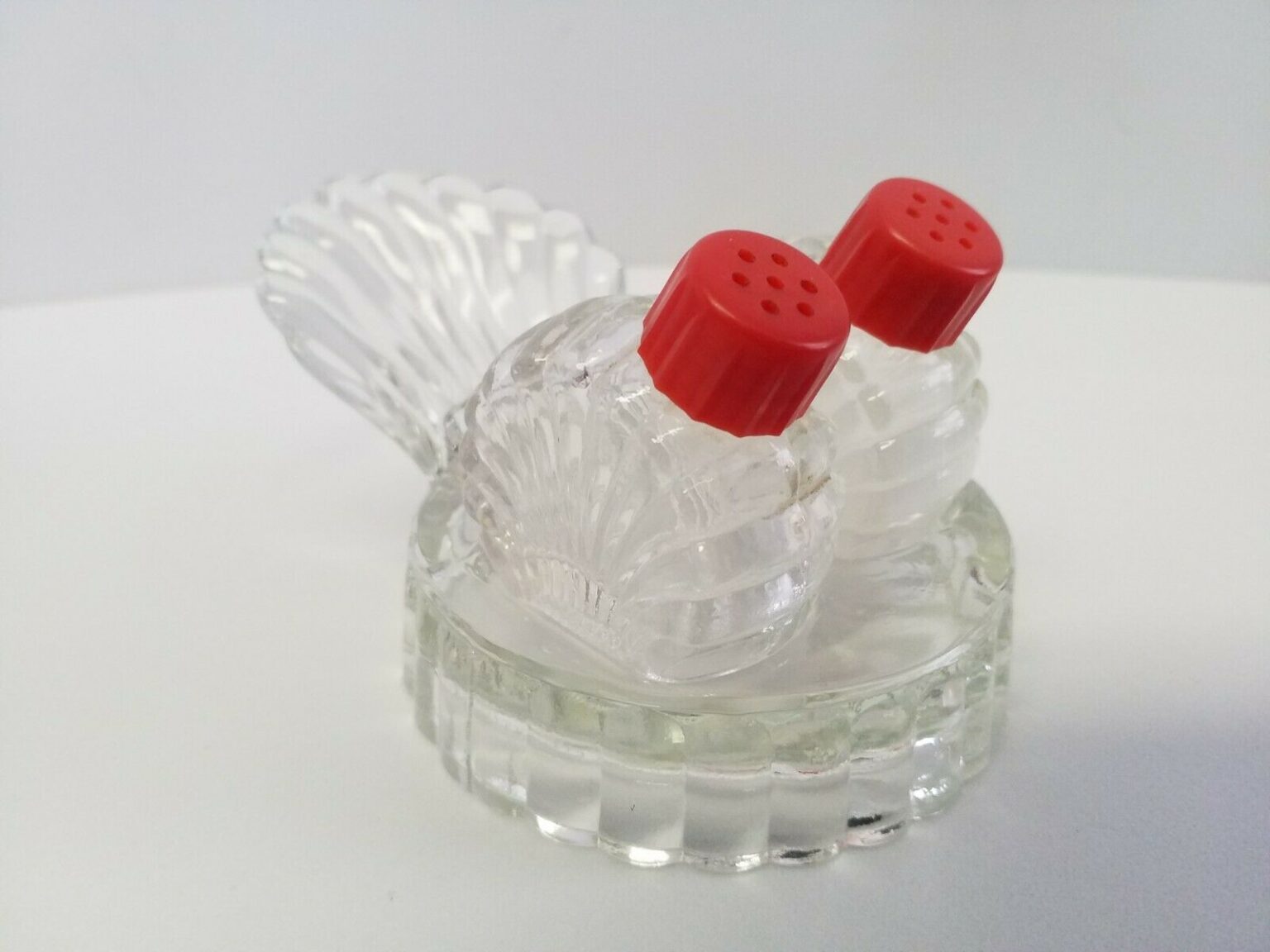 VINTAGE 3 Piece Clam, Scallop Shell SALT And PEPPER SHAKERS With Glass ...